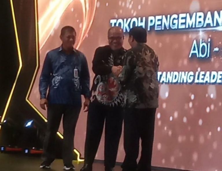 Tek Po, Pemilik Kawasan Golden Prawn Bengkong Terima Anugerah Investasi ...